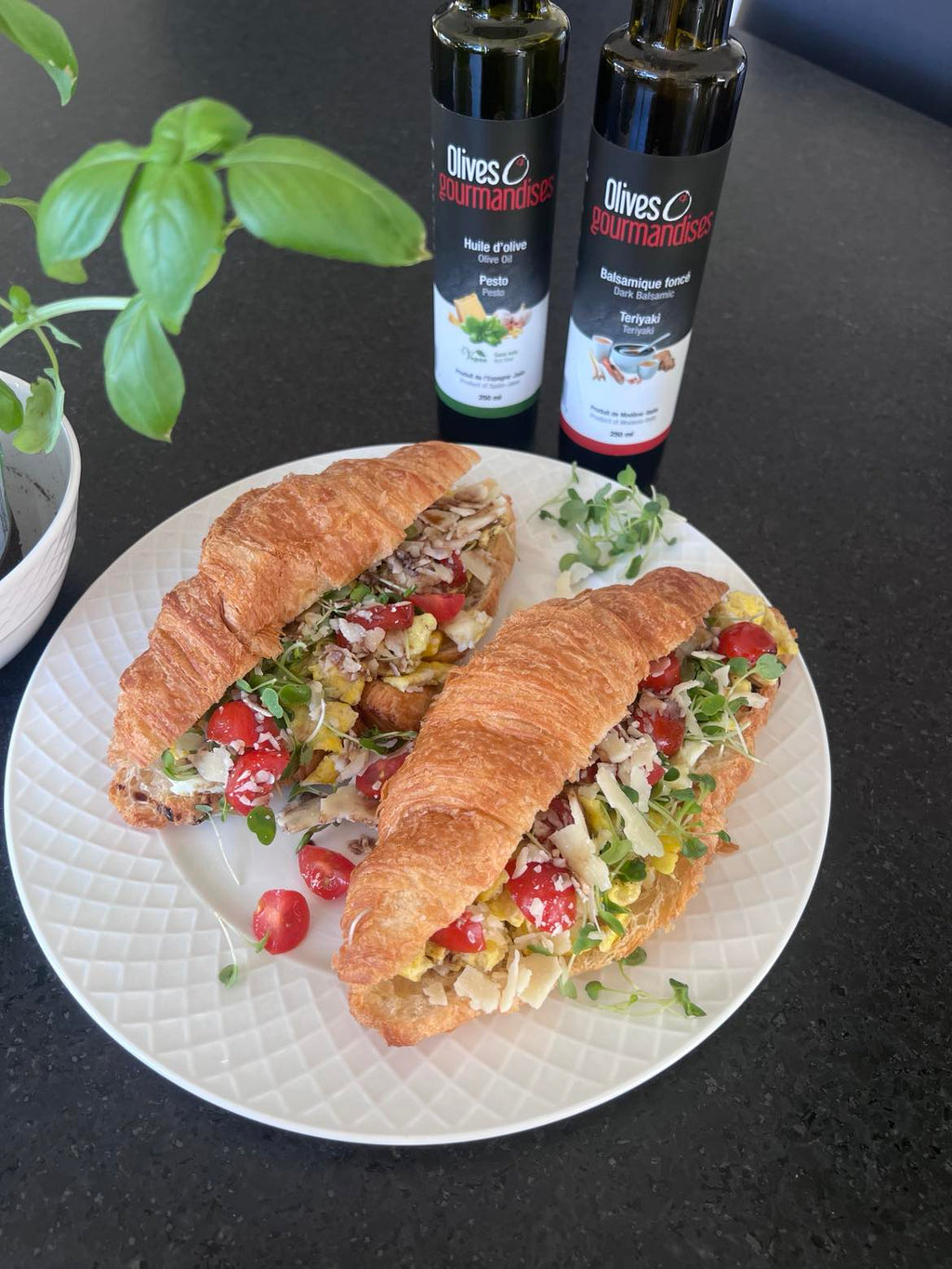 Recette de croissant déjeuner roquette et pesto – Olives et gourmandises